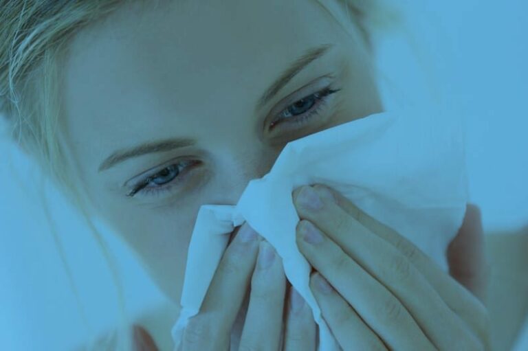 Altijd verstopte neus tijdens slapen: oorzaken en tips